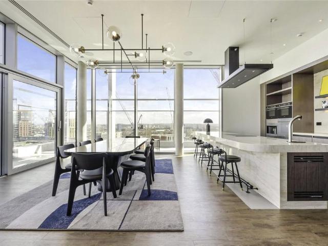 Nine Elms Lane, London, SW11 2 bed apartment to rent £4,490 pcm £1,036 pw