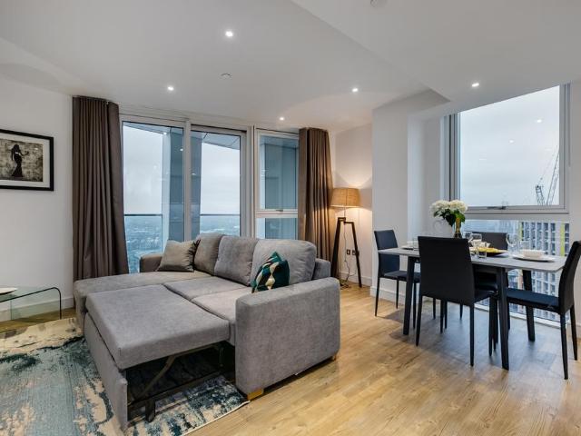 Nine Elms Point, 50 Wandsworth Road. 1 bed apartment to rent £3,090 pcm £713 pw