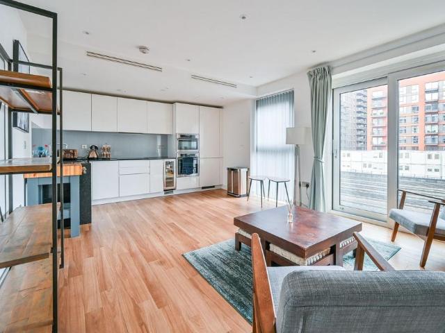 Nine Elms Point, Nine Elms, London, SW8 1 bed flat to rent £2,600 pcm £600 pw