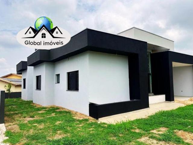 Ninho Verde 1 Casa térrea com 3 Suítes Fase final de acabamento