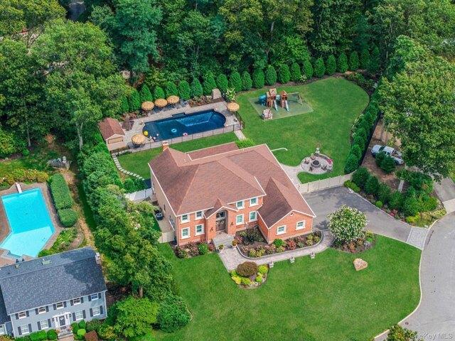 Niagara St, Miller Place, Home For Sale