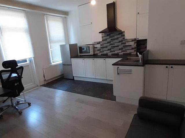 Nice1 Bed Flat opp Pymmes Park incl Bills
