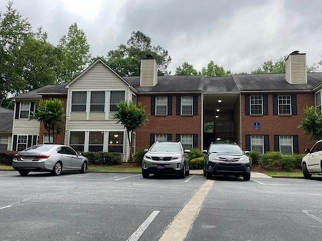 Nice Main Floor Apartment on Roswell/Marietta Line