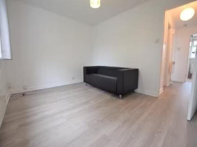 Charming Milden Close, Manchester, 1 bedroom, Apartment