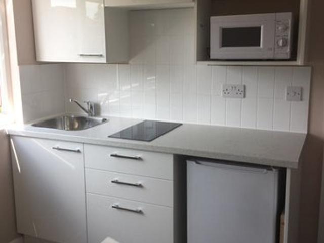 Nice one bed room top floor flat for rent