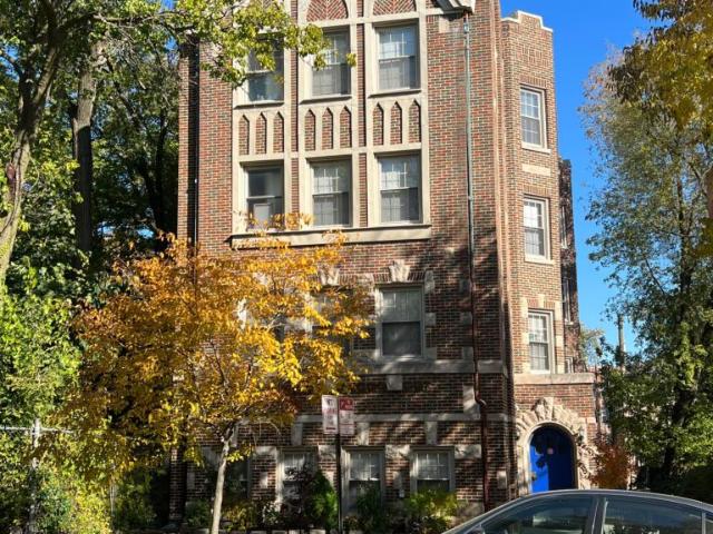 Nice one room with private bathroom available for – Available May 1