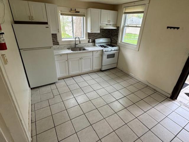 NICE AND COZY 1 BEDROOM APARTMENT ON THE FIRST FLO