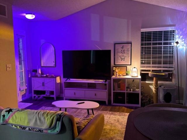 Nice apartment + room!
