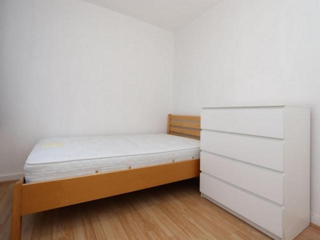 Nice bedroom in a shared flat in Wembley Has a Room
