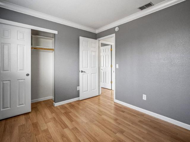 Nice bedroom in friendly neighborhood