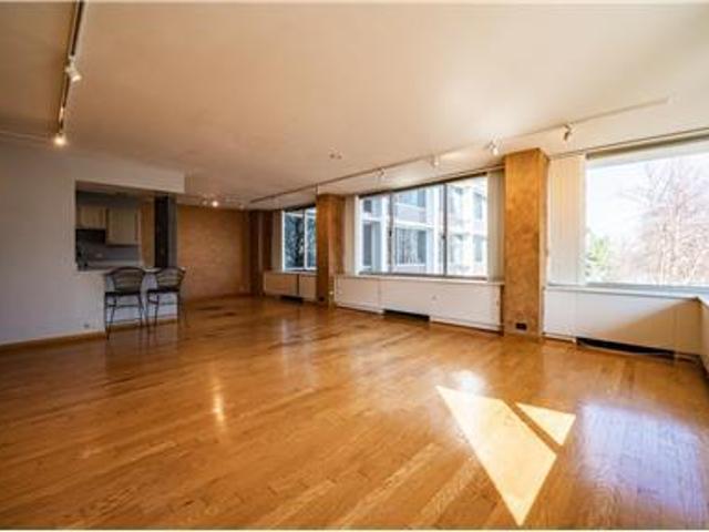 Nice Big spacious 2 BR 2 full BA & Lake View