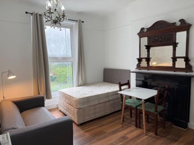 Nice & Bright Studio Flat in Heart of Camden!