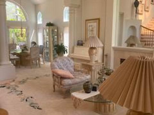 NICE, CLEAN AND SPACIOUS BEDROOM IN STA. CLARITA