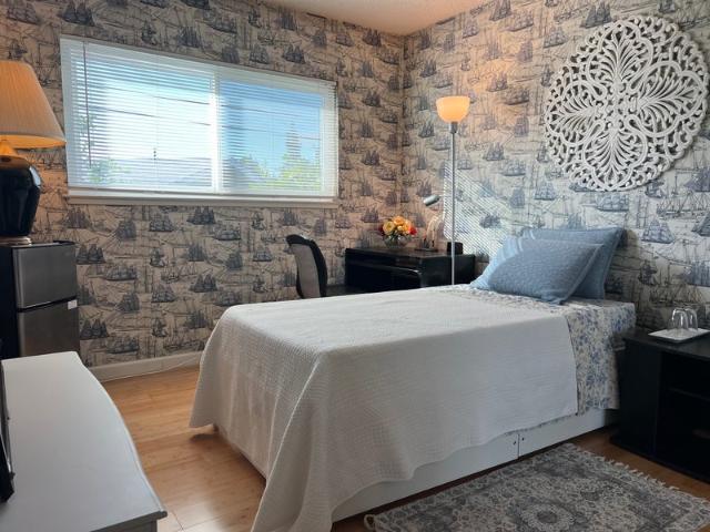 Nice Clean Furnished Room in 4BD Home La Palma