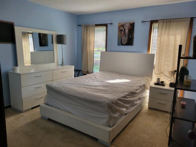 Nice clean room and basement apt for rent by week