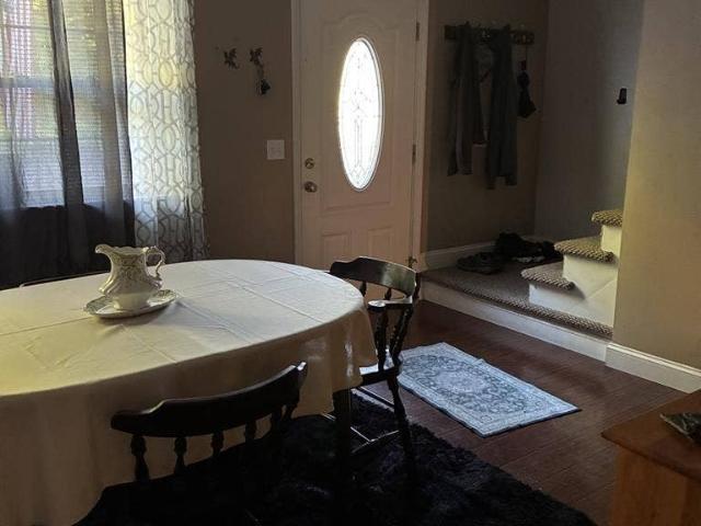 Nice clean townhouse with nice room