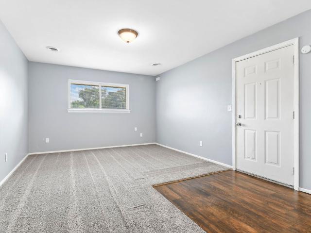 Nice clean 2 bedroom apartment