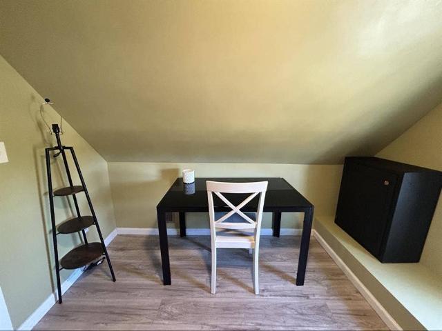 Nice Comfy rooms in 6bedr00m House!
