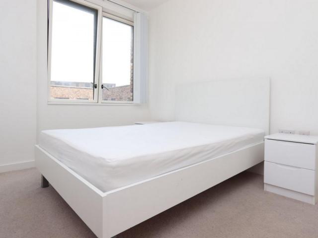 Nice double ensuite bedroom close to the University of East London Has a Room