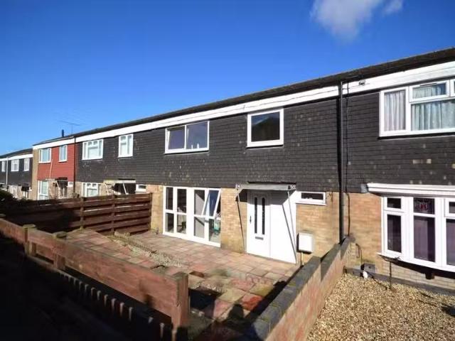 Unique End Terrace Property to rent, Wisden Road, Stevenage, S.