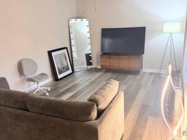 Nice furnished room for rent/ Bouldercrest rd