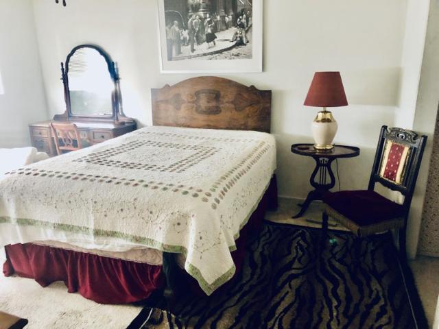 Nice FURNISHED room good neighborhood can do $950