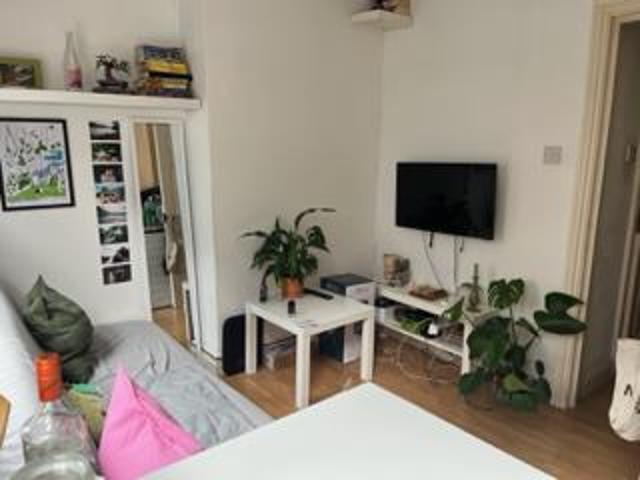 Nice flat Liverpool Street station!