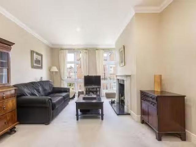 Charming Flat to rent in Virginia Park, Virginia Water GU25