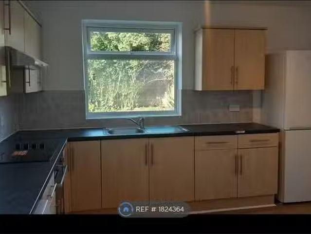 For Rent! Flat to rent in Bridge Lane, London NW11