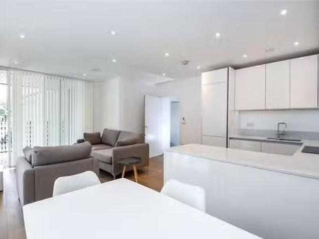 Charming Flat to rent in Rochester Place, Camden Courtyards, C.