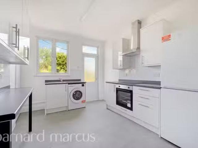 Cozy Flat to rent in Susinteraction Ring, London N12