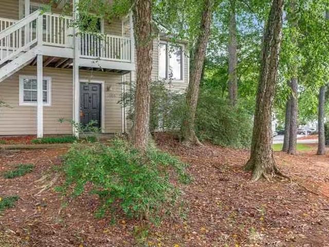 Nice large Marietta condo with tile floors. Must See! 1305 Au.