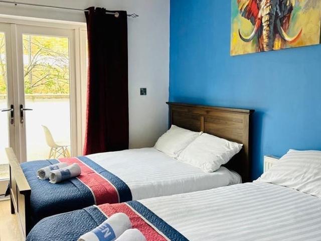 Nice & Large Studio Flat Roman Road E3