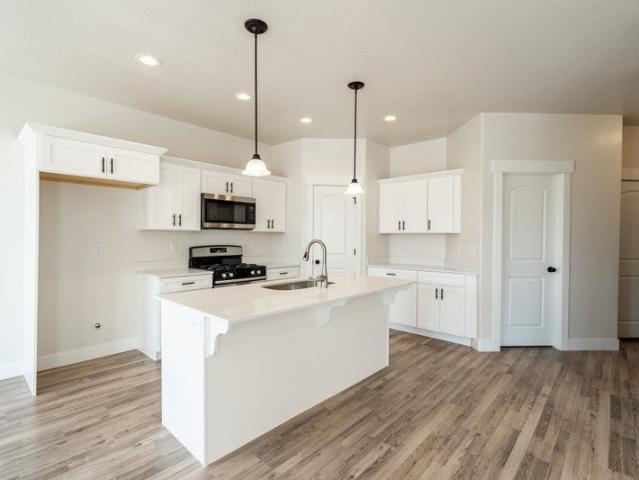 Nice & Like New Townhouse! Male Private Bedroom