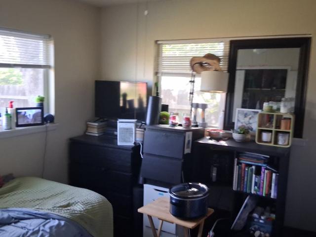 Nice little corner room on quiet street