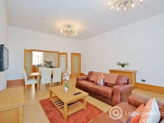 Nice Property to rent in 3b Golden Square, Aberdeen, AB10 1RD