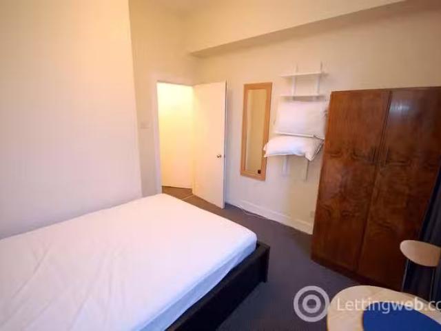 Cheap Property to rent in 50 Broughton Road, Flat 12