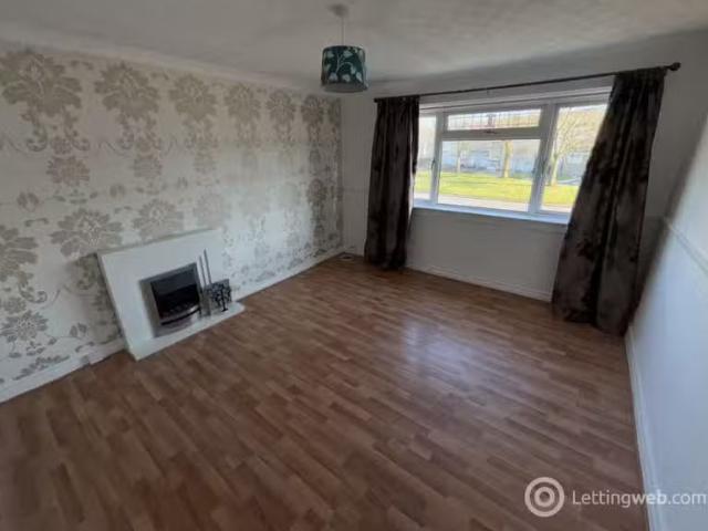 Charming Property to rent in collessie drive, glasgow, G33 5QD