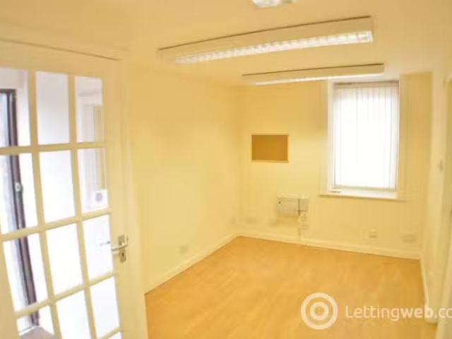 Just in! Property to rent in COMMERCIAL PROPERTY, Smythe Stree.