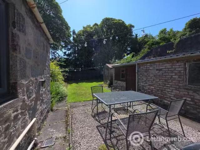 Nice Property to rent in Chestnut Row, City Centre, Aberdeen.