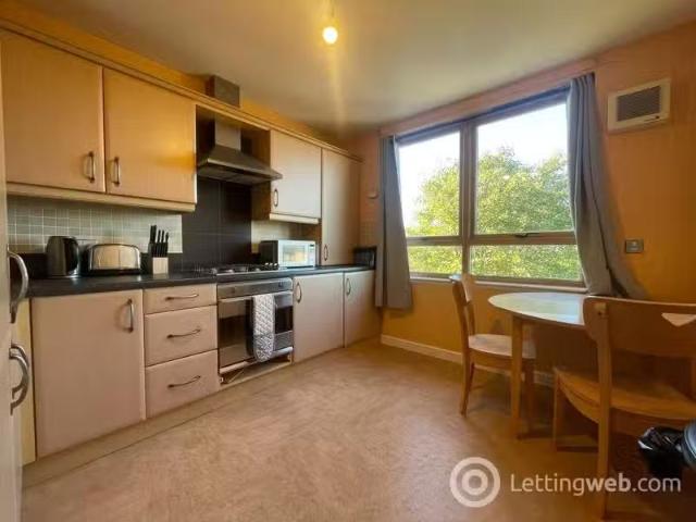 Rental! Property to rent in Cleveden Road, Kelvindale, Glasgow.