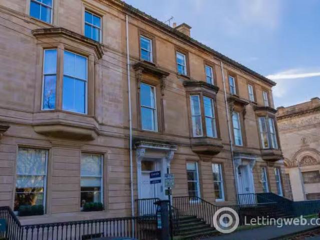 Just in! Property to rent in Attic Flat, 12 Clairmont Gardens.
