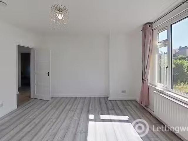 Charming Property to rent in Fernieside Crescent, Edinburgh, M.
