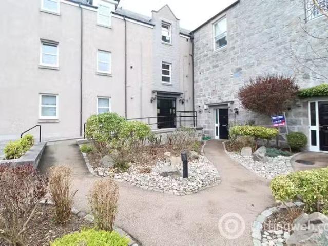 Cozy Property to rent in Kings Gate, Second Floor, AB15