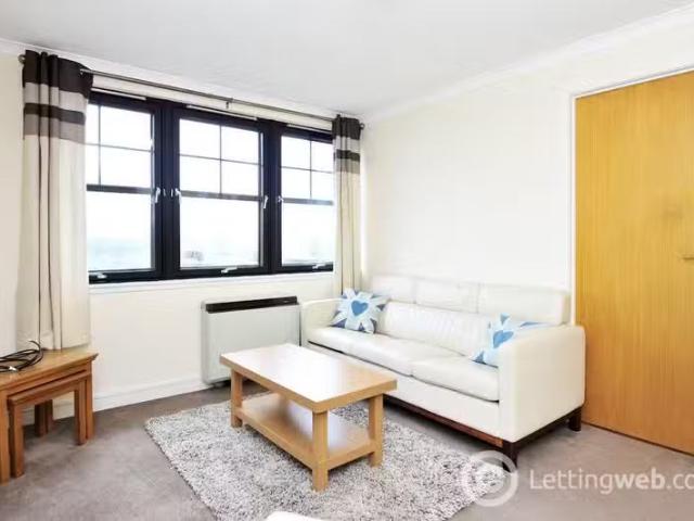 Cheap Property to rent in Ogilvie Buildings, 77 Dee Street, Ab.