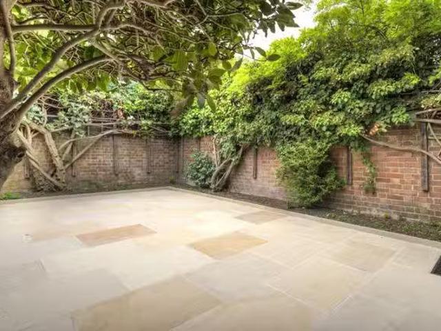 Nice Property to rent in Molesford Road, Parsons Green SW6