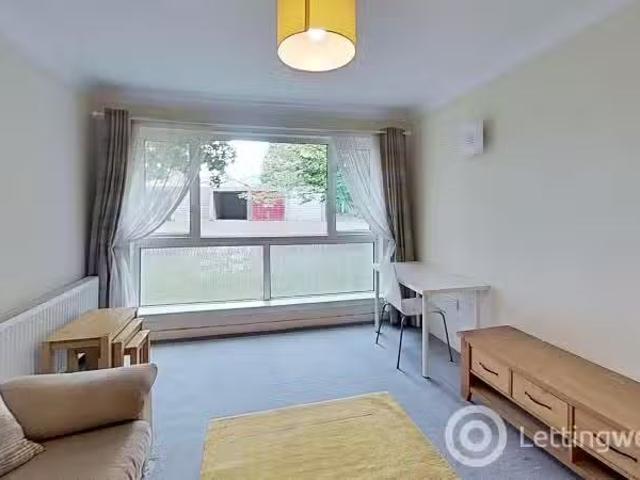 Just in! Property to rent in Mortonhall Park Crescent, Edinbur.