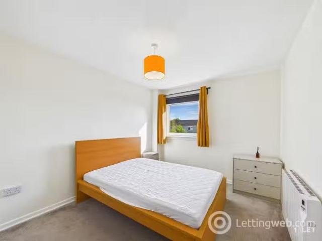 Cozy Property to rent in Mortonhall Park Place, Mortonhall, Ed.