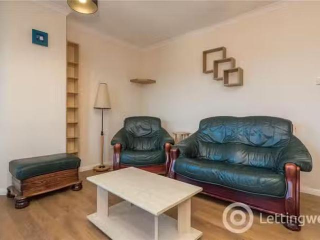 Cheap Property to rent in Mc Donald Road, Edinburgh, EH7
