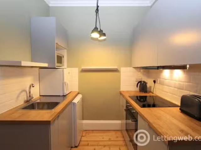 Unique Property to rent in Meadowbank Terrace, Meadowbank, Edi.